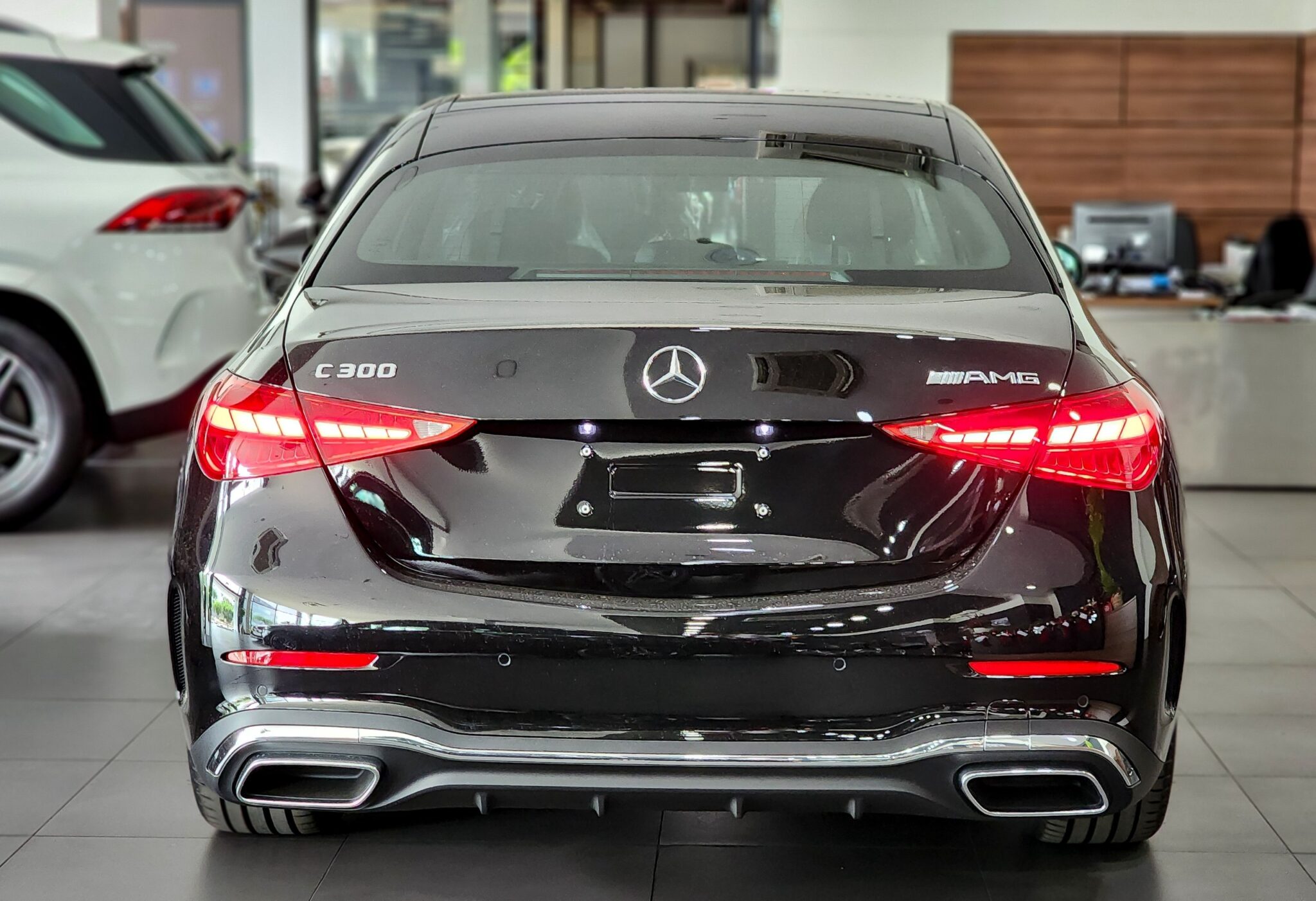 Mercedes C300 AMG | Giá Xe & Ưu Đãi Mới Nhất Trong 10/2025